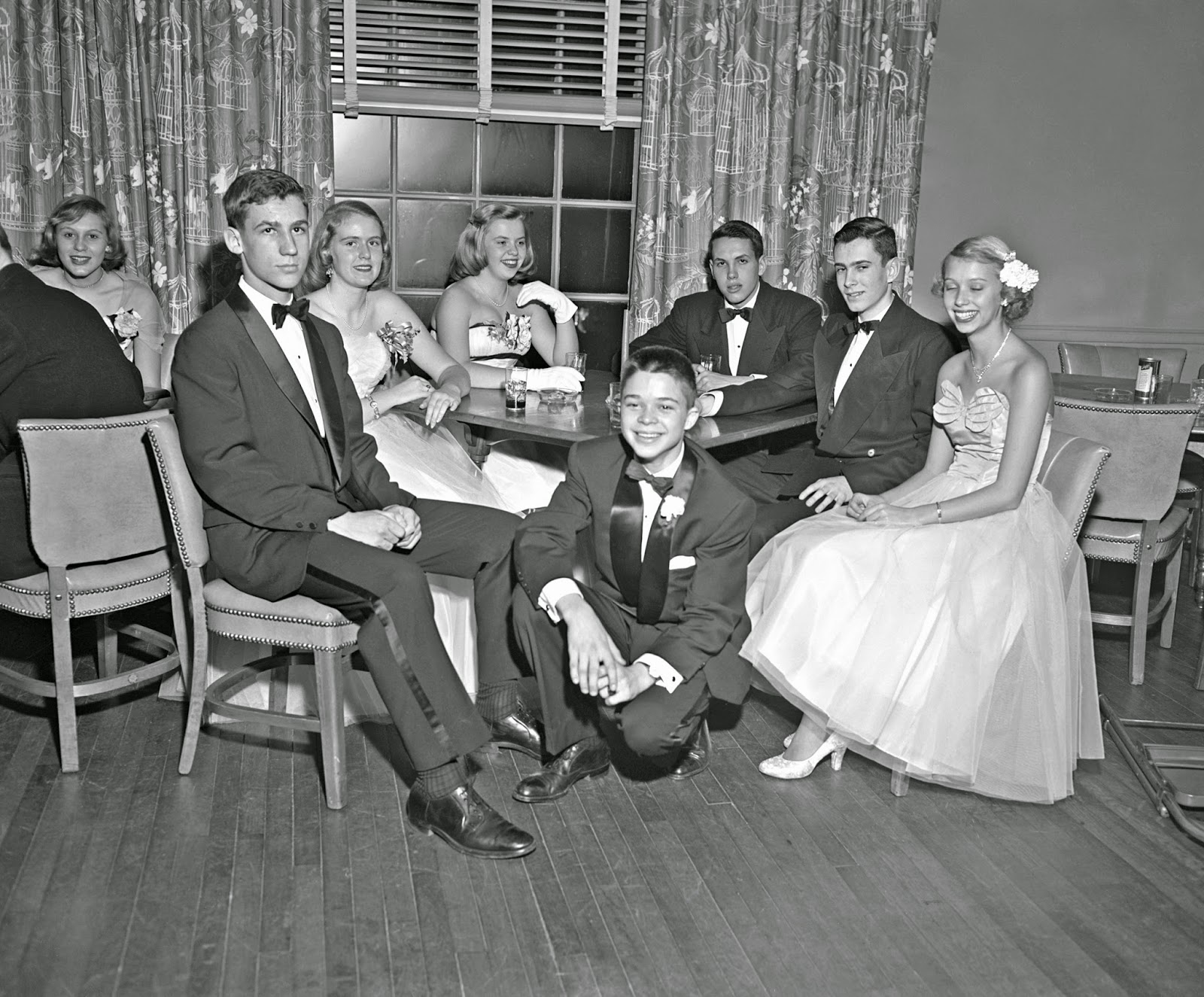 Lebus+Christmas+Party,+1951c.jpg (1600×1325) | Christmas party, 1950s ...