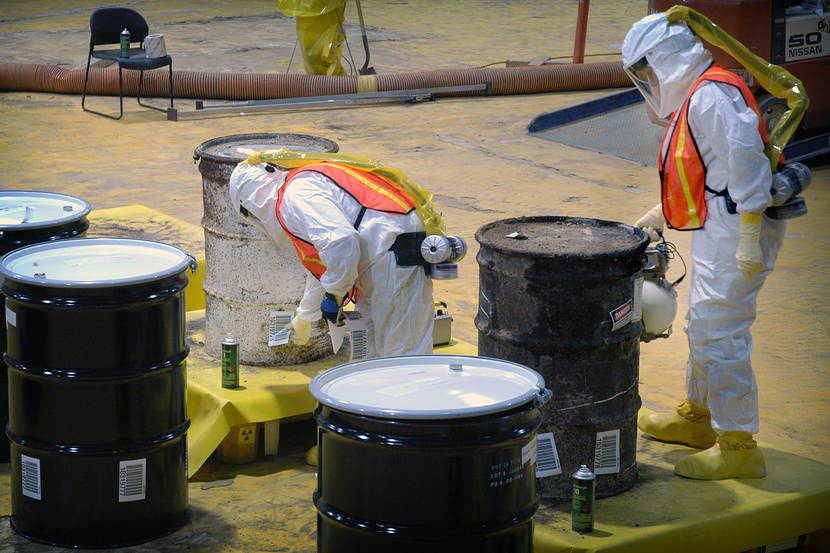 MEC&F Expert Engineers : An environmental cleanup employee working for ...