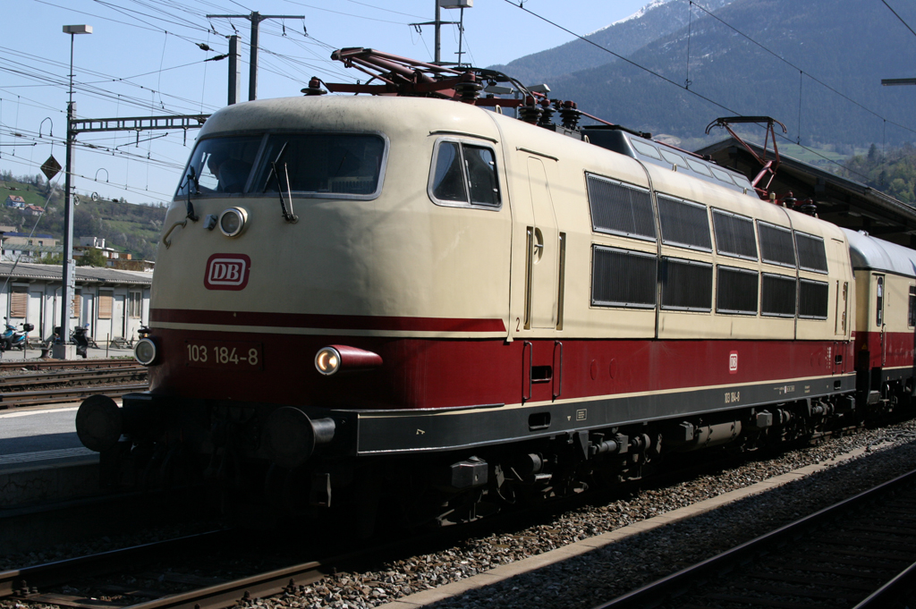 Trains spotting: BR 103-184-8 DB Brig 14/04/2009 Photo: Corentin
