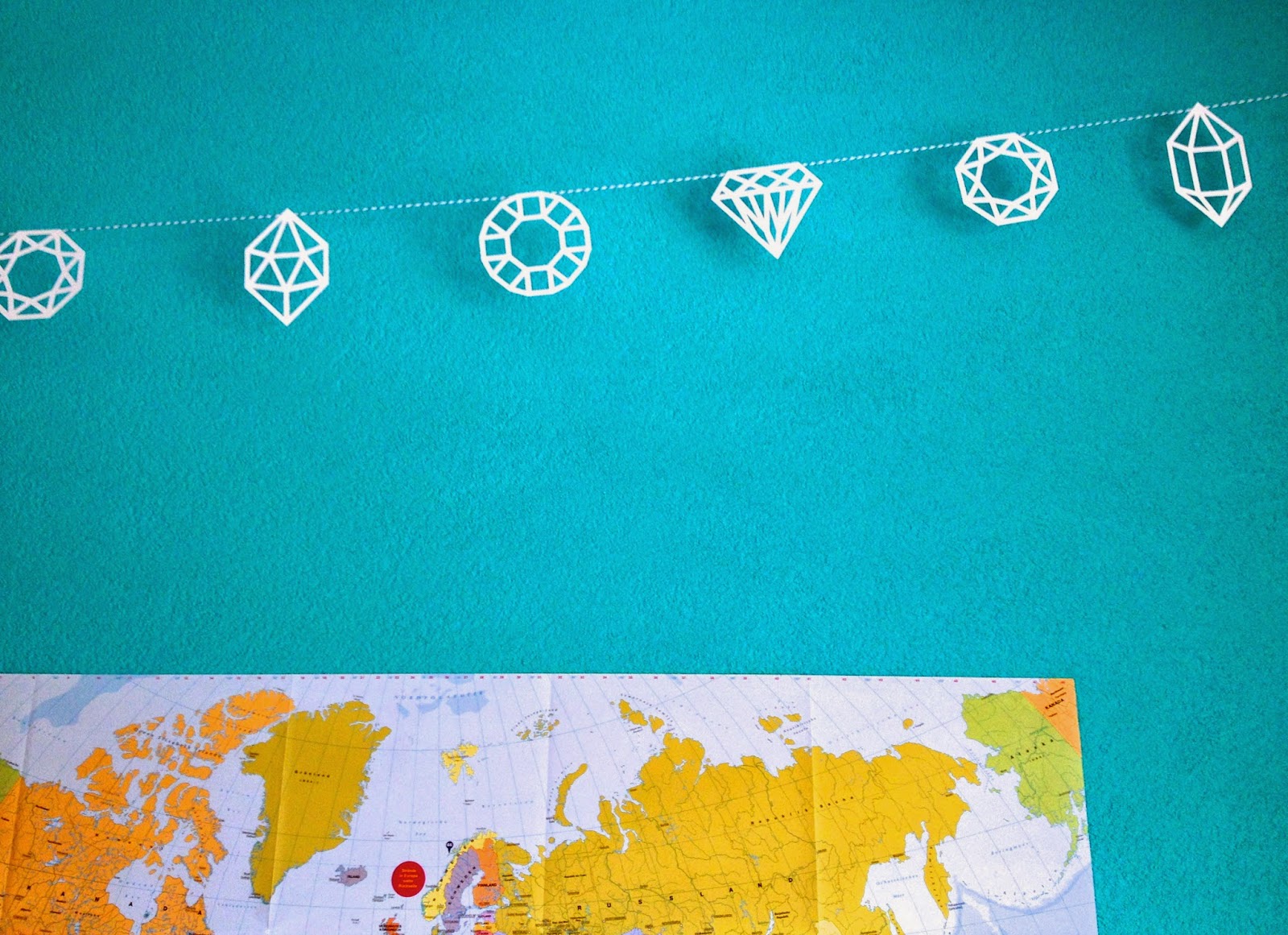 Guirlande de diamants en papier / Paper diamond garland