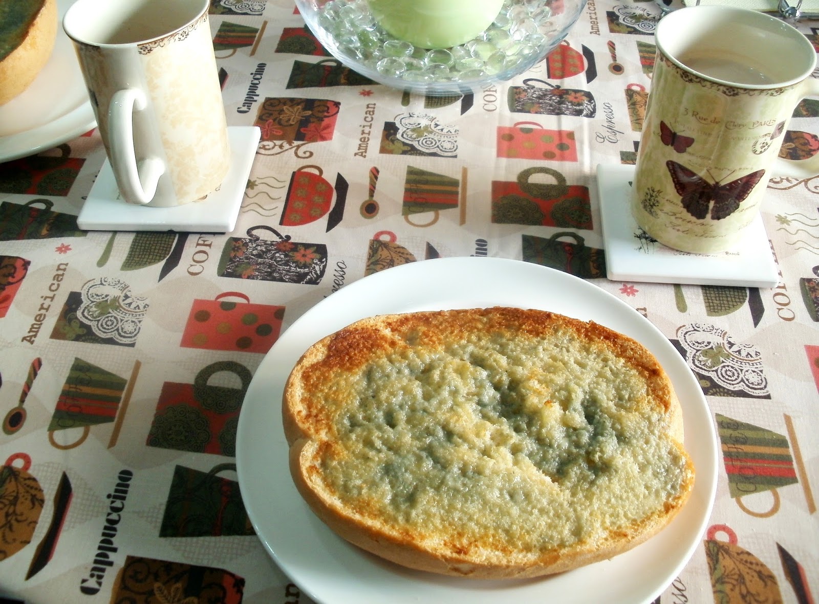 Los Antojos de Clara: Tostada con queso azul gratinado
