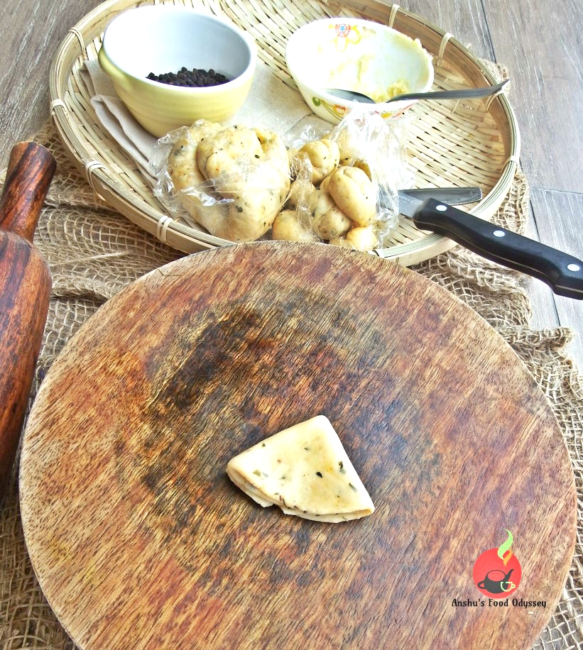 Tikoni Methi Mathri | Methi Nimki | Fenugreek flavored Indian Fried ...