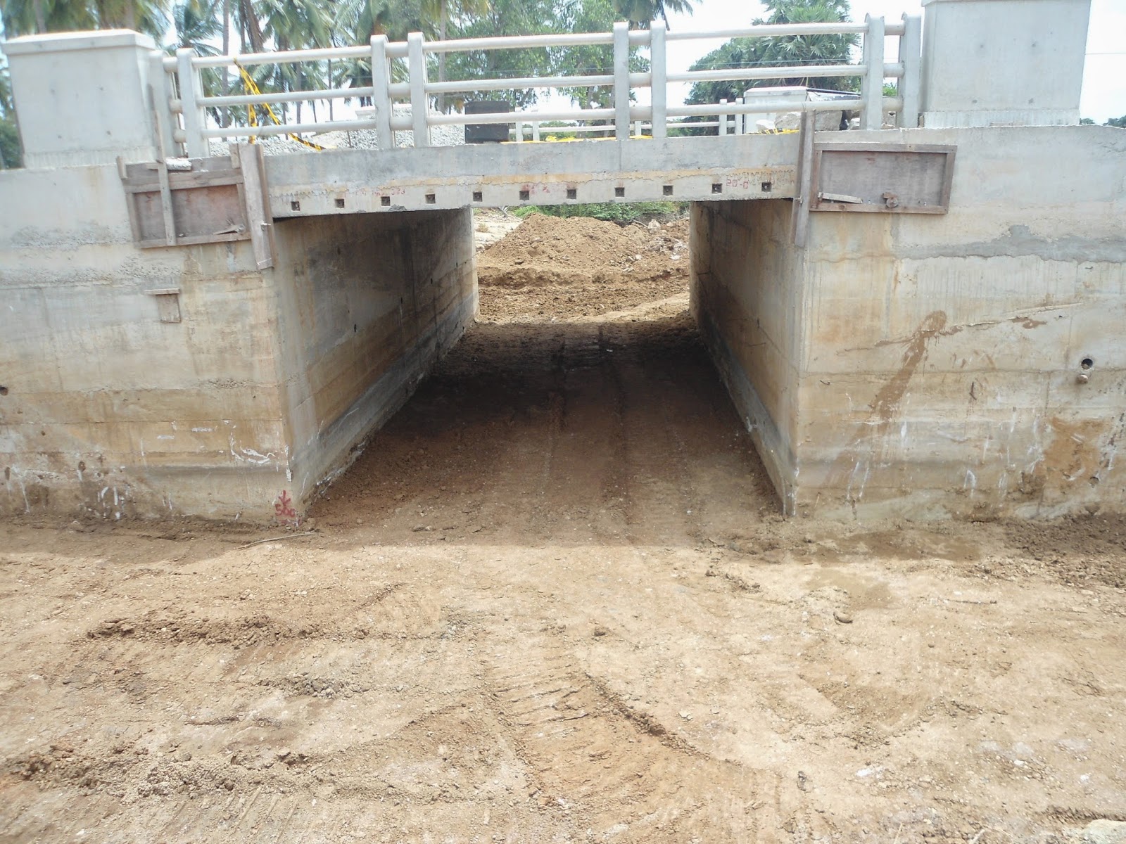 BRIDGES UNPACKED: The bridge on a river where no single drop of water ...