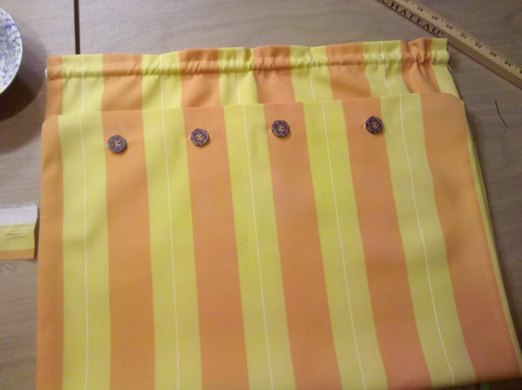 Straddling the Gap: DIY - Easy Button Window Shades