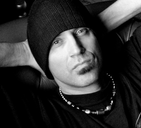 Untitled MAGAZINE: David D’Amore | IntimAzioni