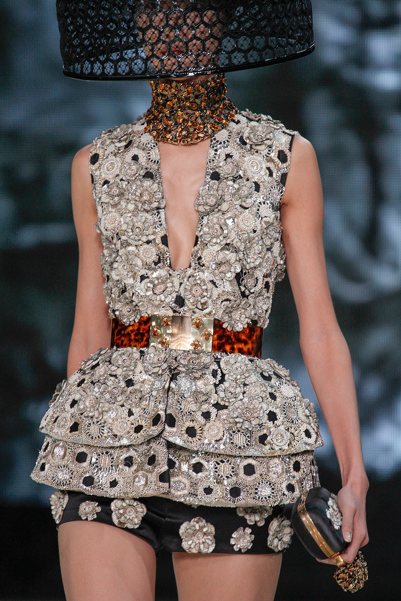 Carrie's Design Musings: McQueen Bee