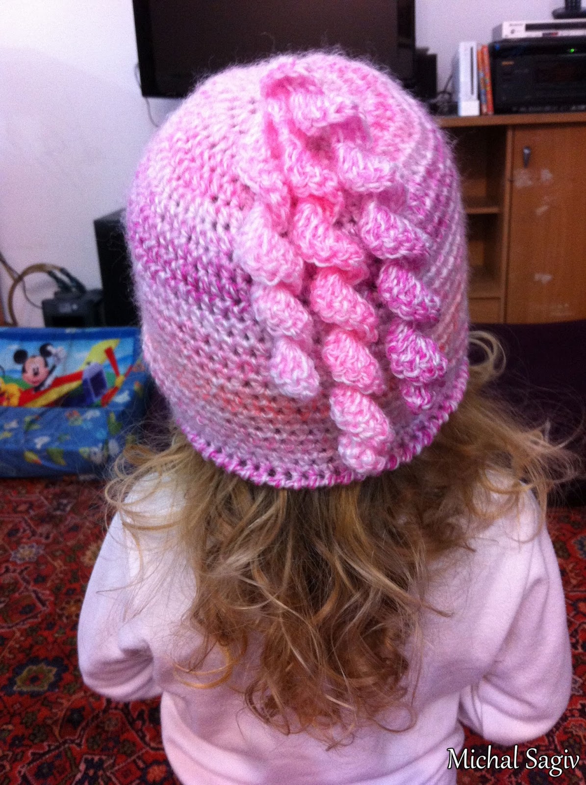 Crochet Mind: Pink Hat for Inbar with Curlicue