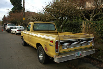 OLD PARKED CARS.: 1973 Ford F150 Explorer.