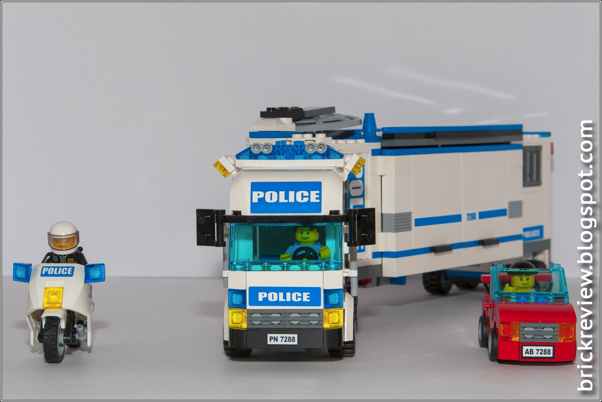 Brickreview: LEGO 7288: Unita' mobile della Polizia