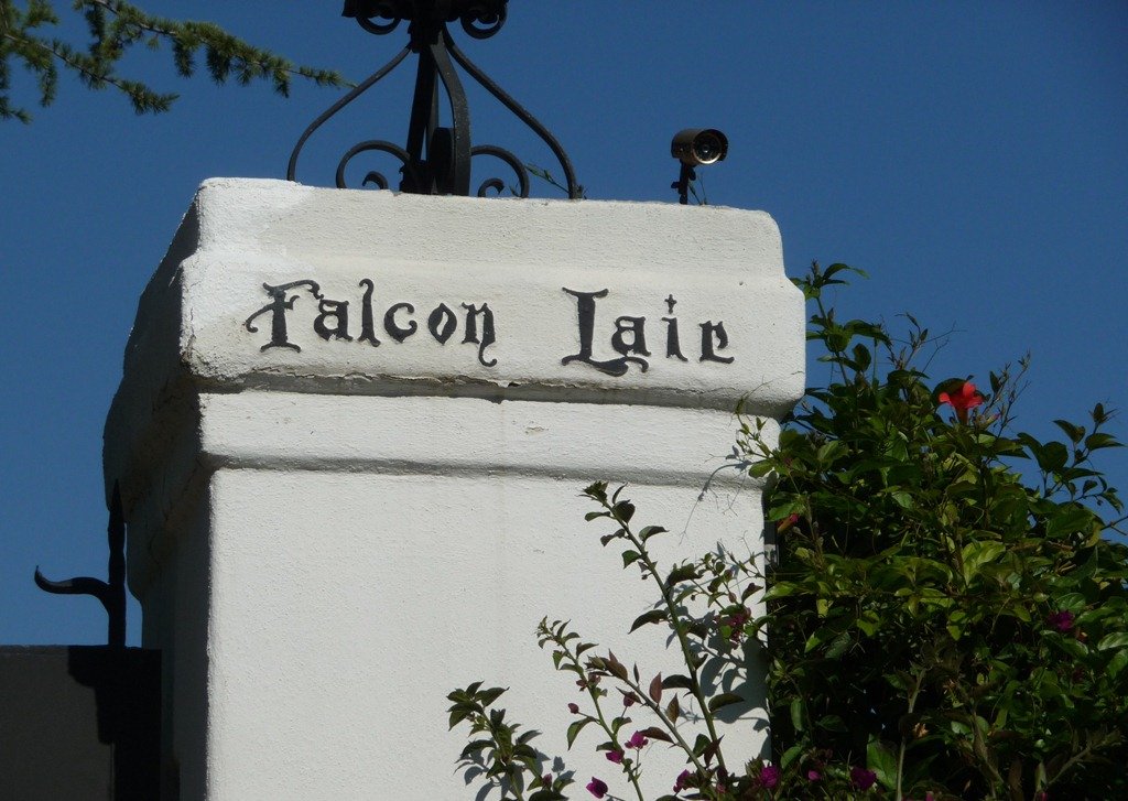 Luxury houses, villas and hotels: Falcon Lair