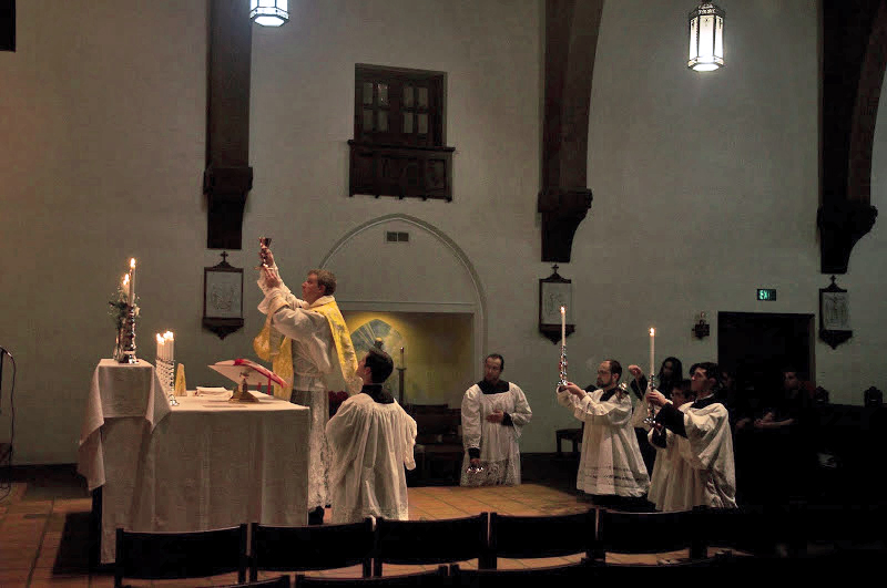 CATHOLICVS: Santa Misa de Gallo en el uso anglo-católico en California