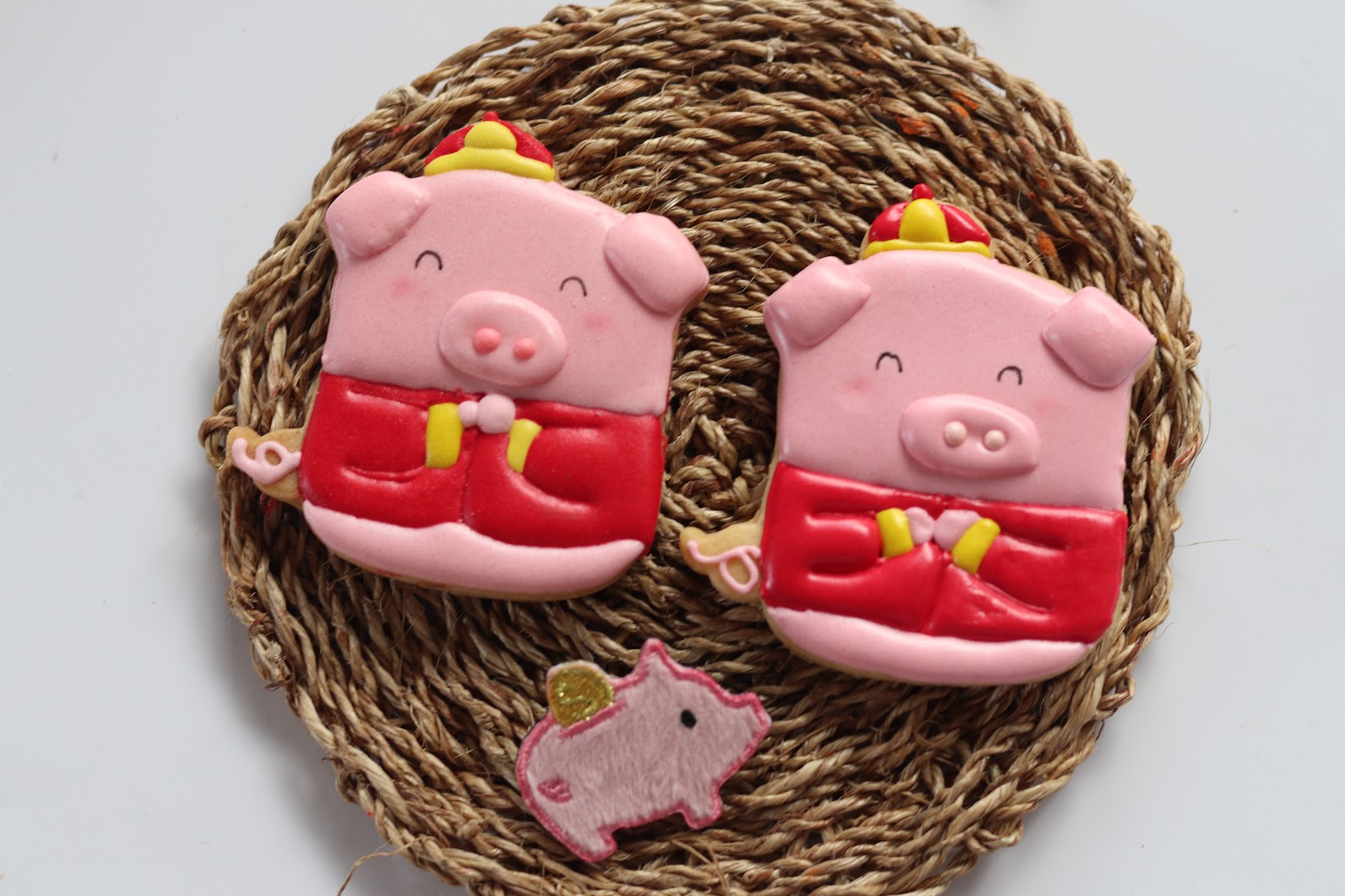 Tutorial #105: Piggy Cookies | The Idea King