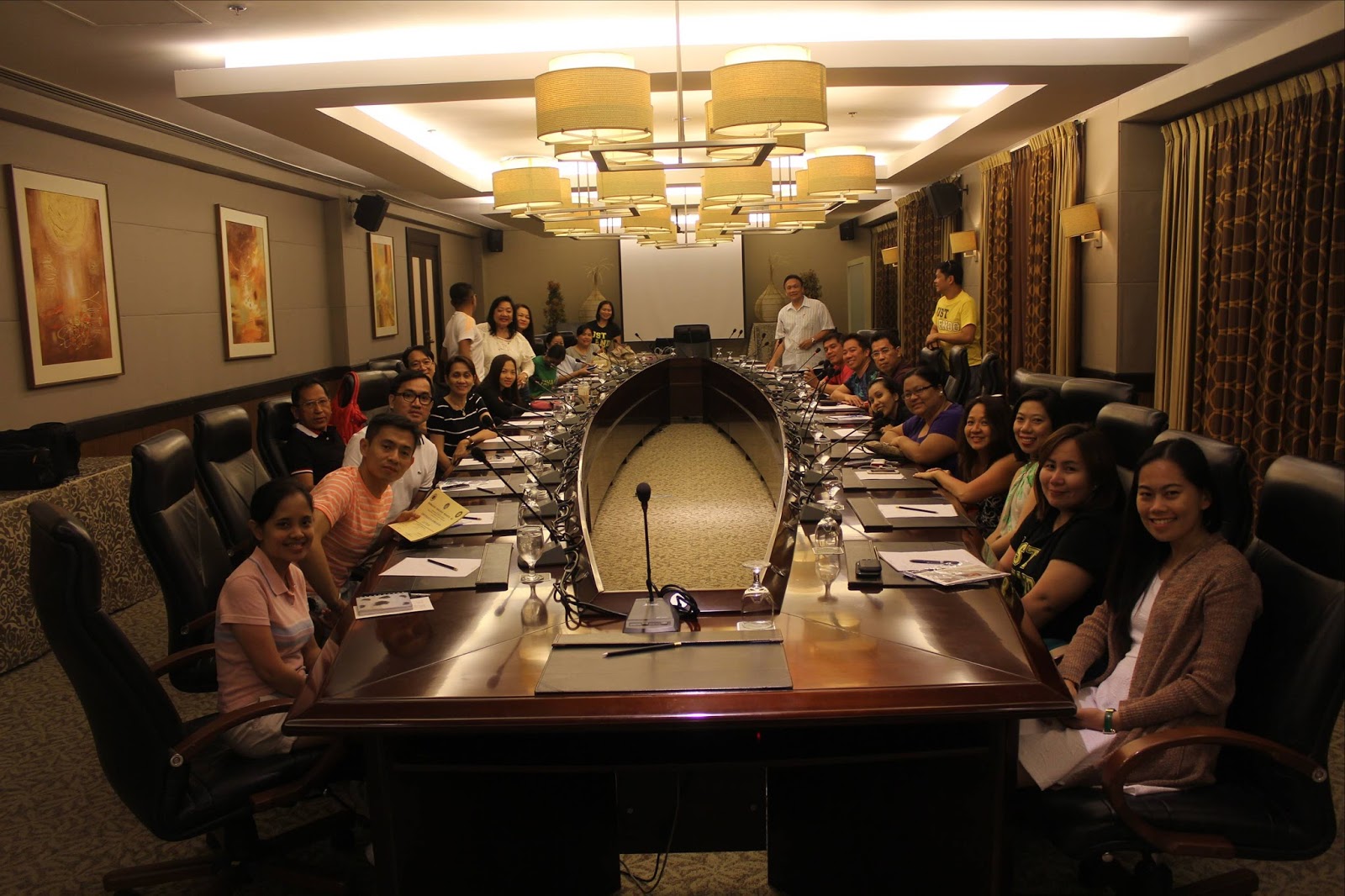 Stay, Stray, Play and Feast: Avenue Plaza Hotel's The Boardroom: Grand ...