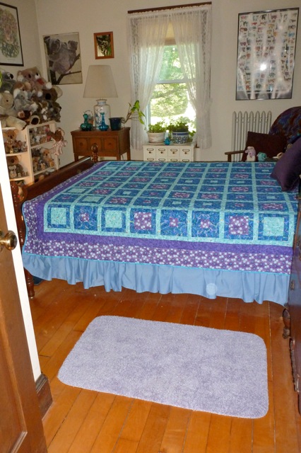 Mad About Quilts: Wonderful home for Blue Lagoon Quilt