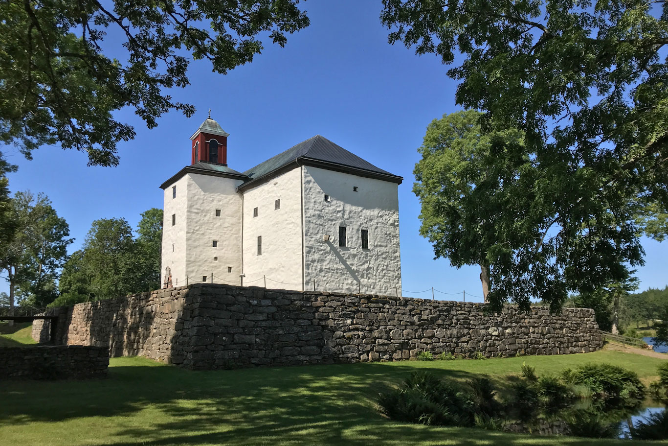 Grusvägen förbi Torpa Stenhus