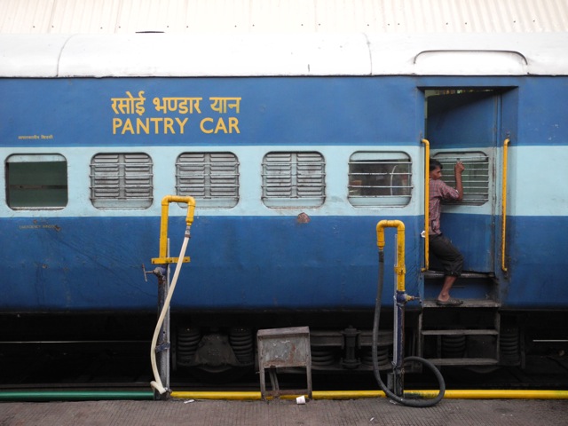 brooklyn lakwachera: Chaat and Chew 3: Indian Railways Eats