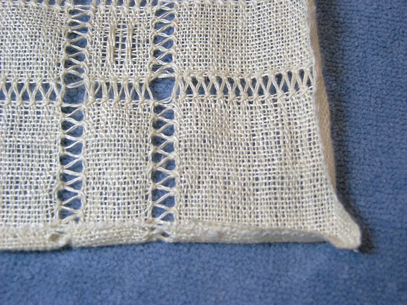 Daisy Hill Weaving Studio: Mitering Corners on Handwoven Lace