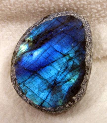 Ciri-Ciri & Khasiat Batu Labrador (Labradorite Meaning) | Koleksi Batu ...