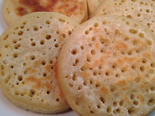 A little shop in Tokyo: Hot buttered crumpets, home made - you can do it!
