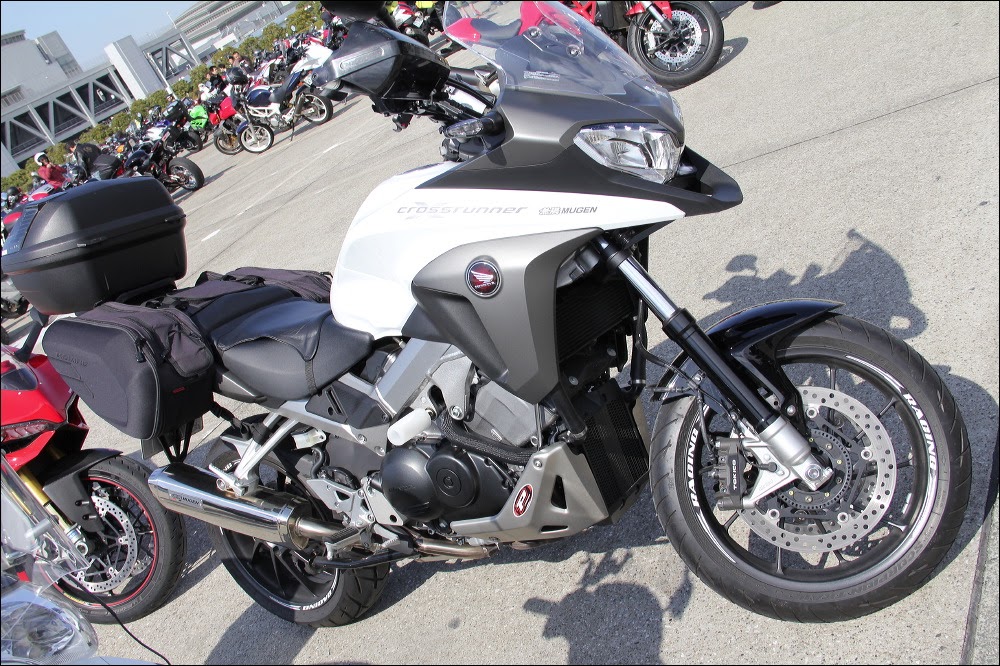 ROAD RIDER: HONDA VFR800X MUGEN