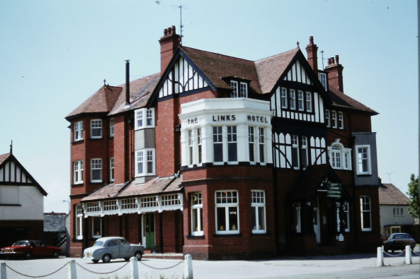 Llandudno Queen of the Last Resorts: When pubs were pubs