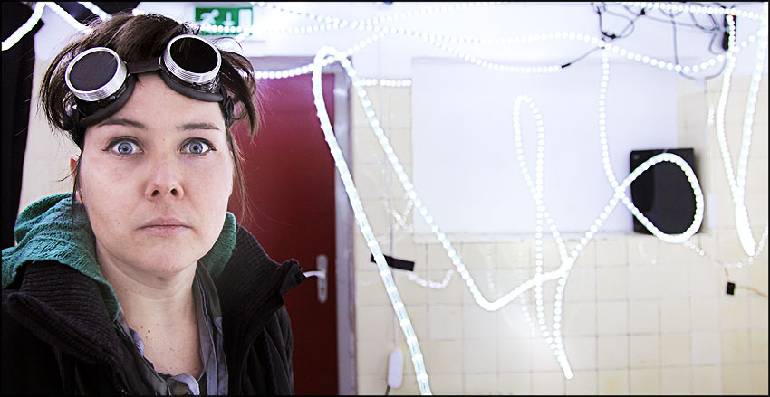 SCISSORELLA: weltAusstellung: Lichtzelle mit Kontollkino im reinraum e ...