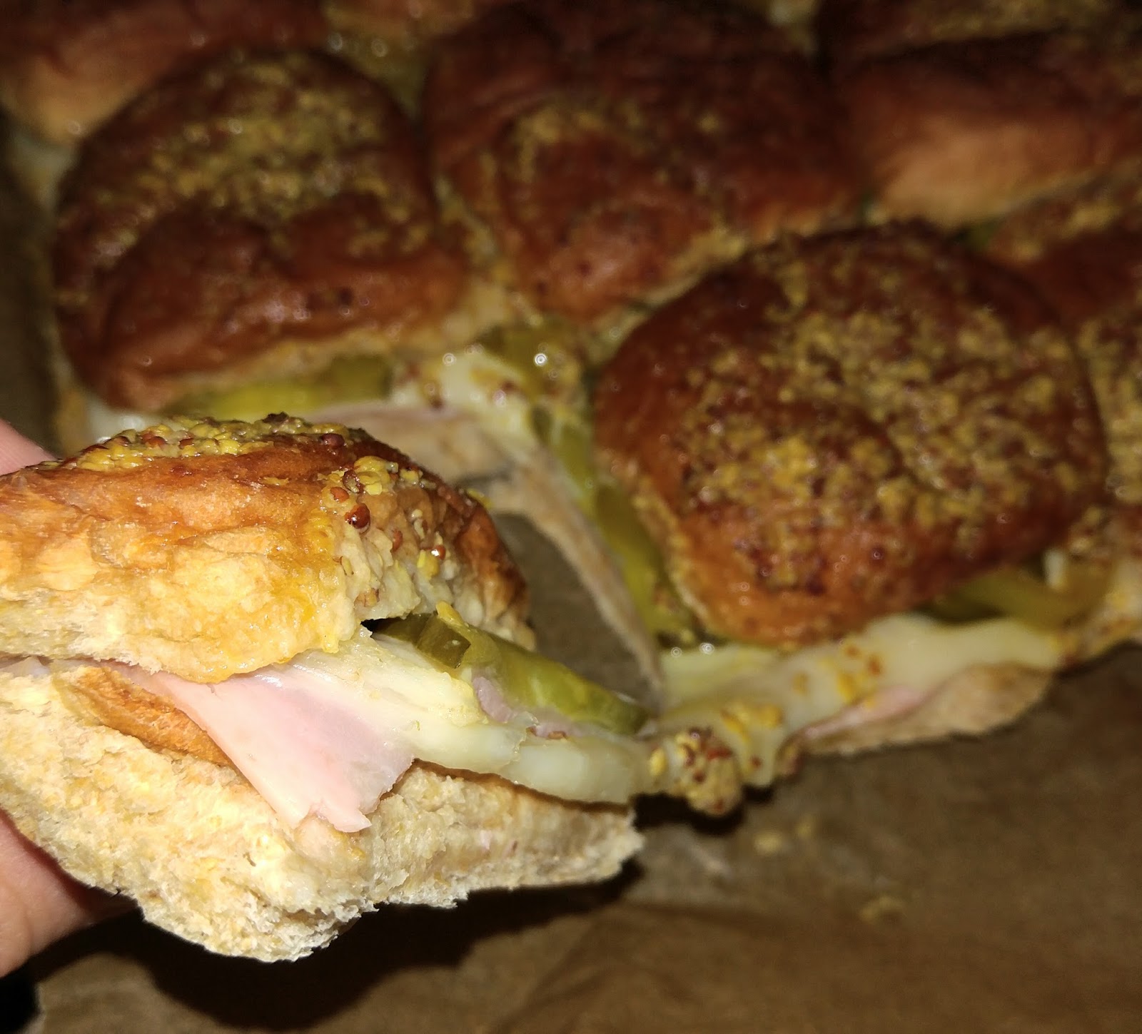 Rebecca's Amazing Creations: Mini Pull-Apart Cuban Sliders