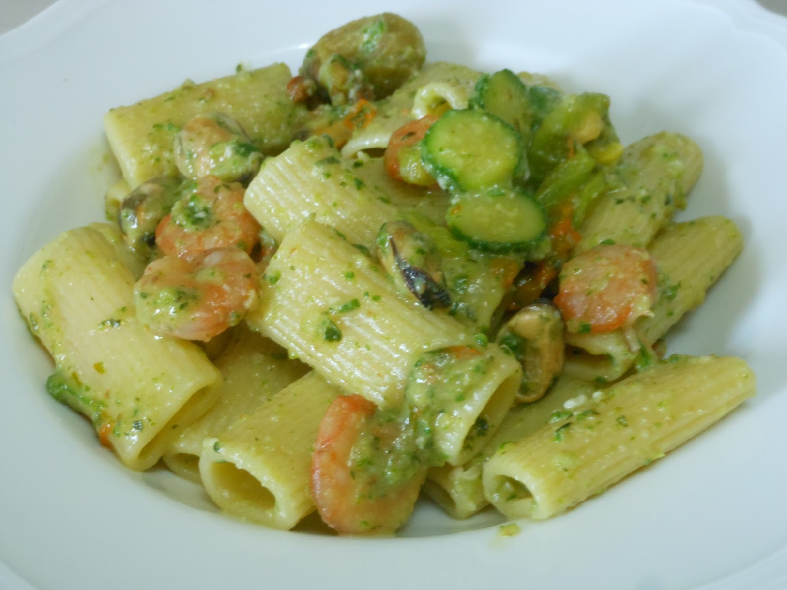 Provare Per Gustare::...: ... PASTA CON PESTO DI ZUCCHINE E MANDORLE ...