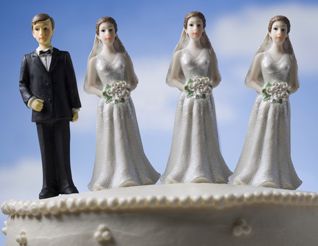 Sejarah, Dasar Hukum dan Syarat-syarat Poligami - KajianPustaka