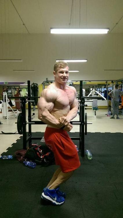 the beauty of male muscle: young & buff