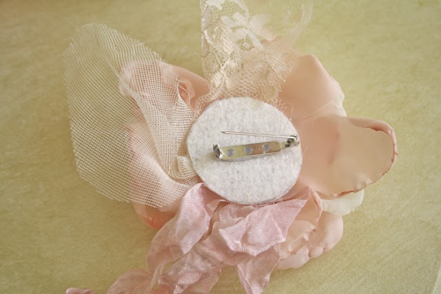 The Polka Dot Closet: How To Make A Flower Pin