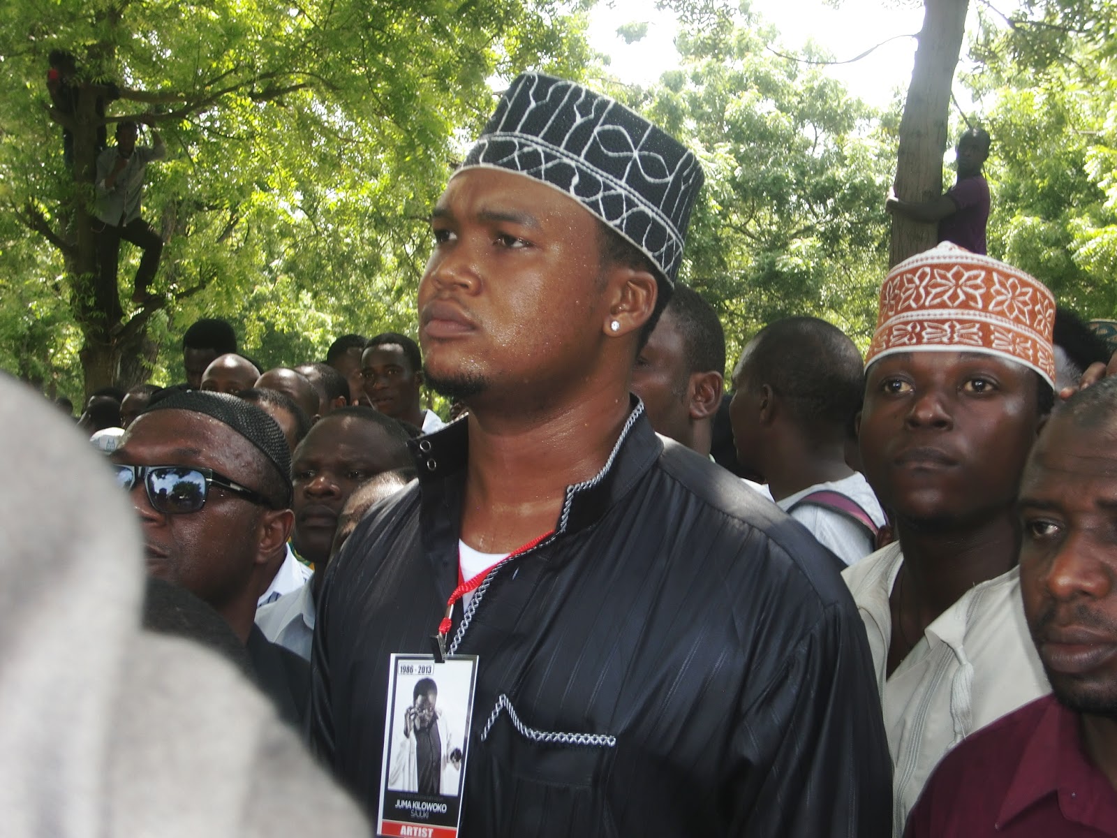 STRAIKA: TAZAMA MAPICHA YA KABURI LA SAJUKI NA 'FULL' MAPICHA YA ...