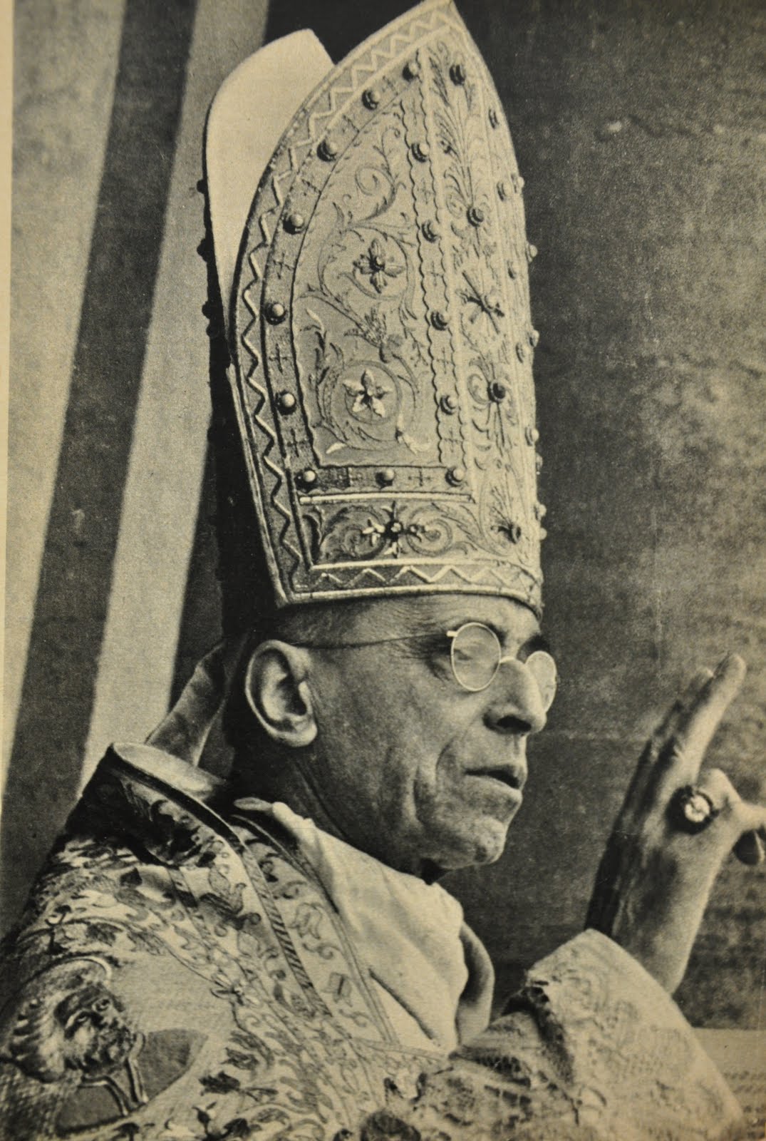 Orbis Catholicus Secundus: Precious Mitre/Mitra Pretiosa