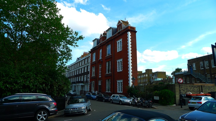 ARCHITECTURAL TILES, GLASS AND ORNAMENTATION IN NEW YORK: London Post-2