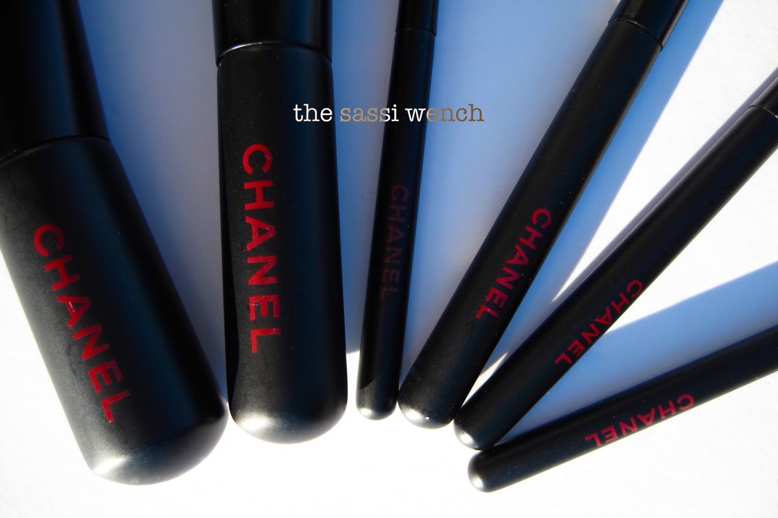 from Sassi, who lived it...: Chanel Holiday 2011 Makeup Brush Set Les ...