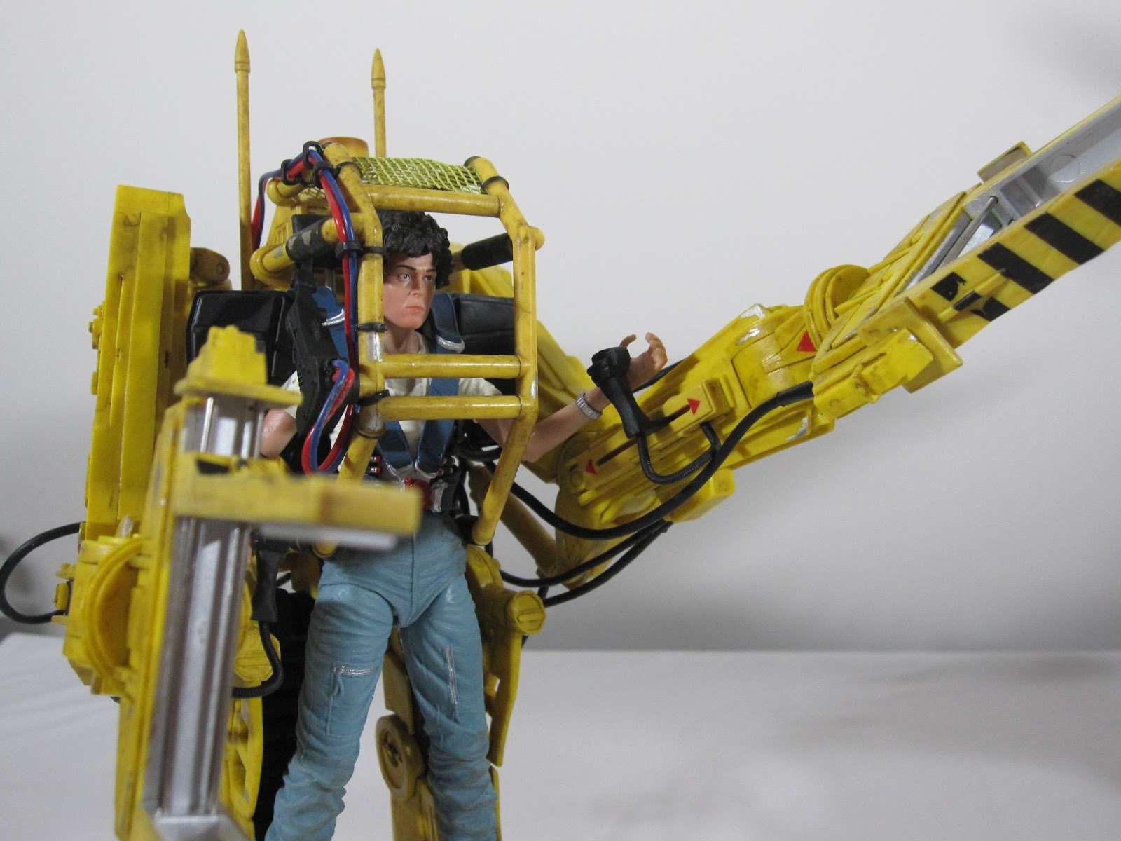 Kool Kollectibles: NECA Aliens Power Loader, Ripley, and Bishop