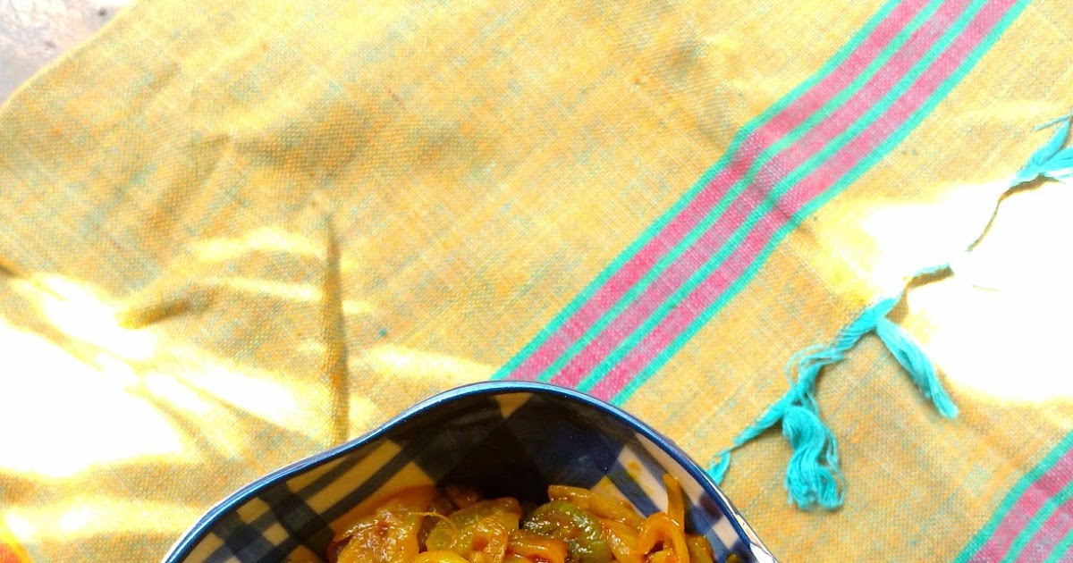 euphoRHEA: Chichinge Peyanj Bhaja - Snake Gourd and Onion Stir Fry