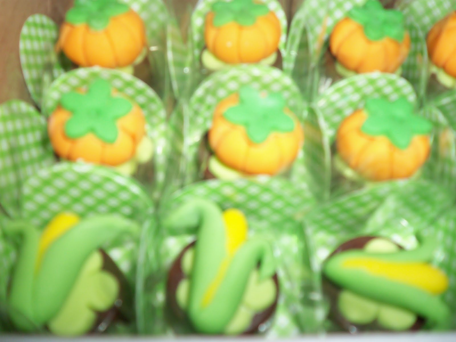 Donna Maroka -Eventos personalizados: Doces modelados-tema fazendinha.