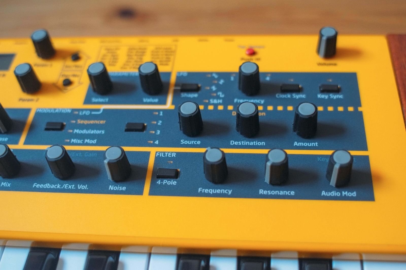 MATRIXSYNTH: Dave Smith Mopho Keyboard