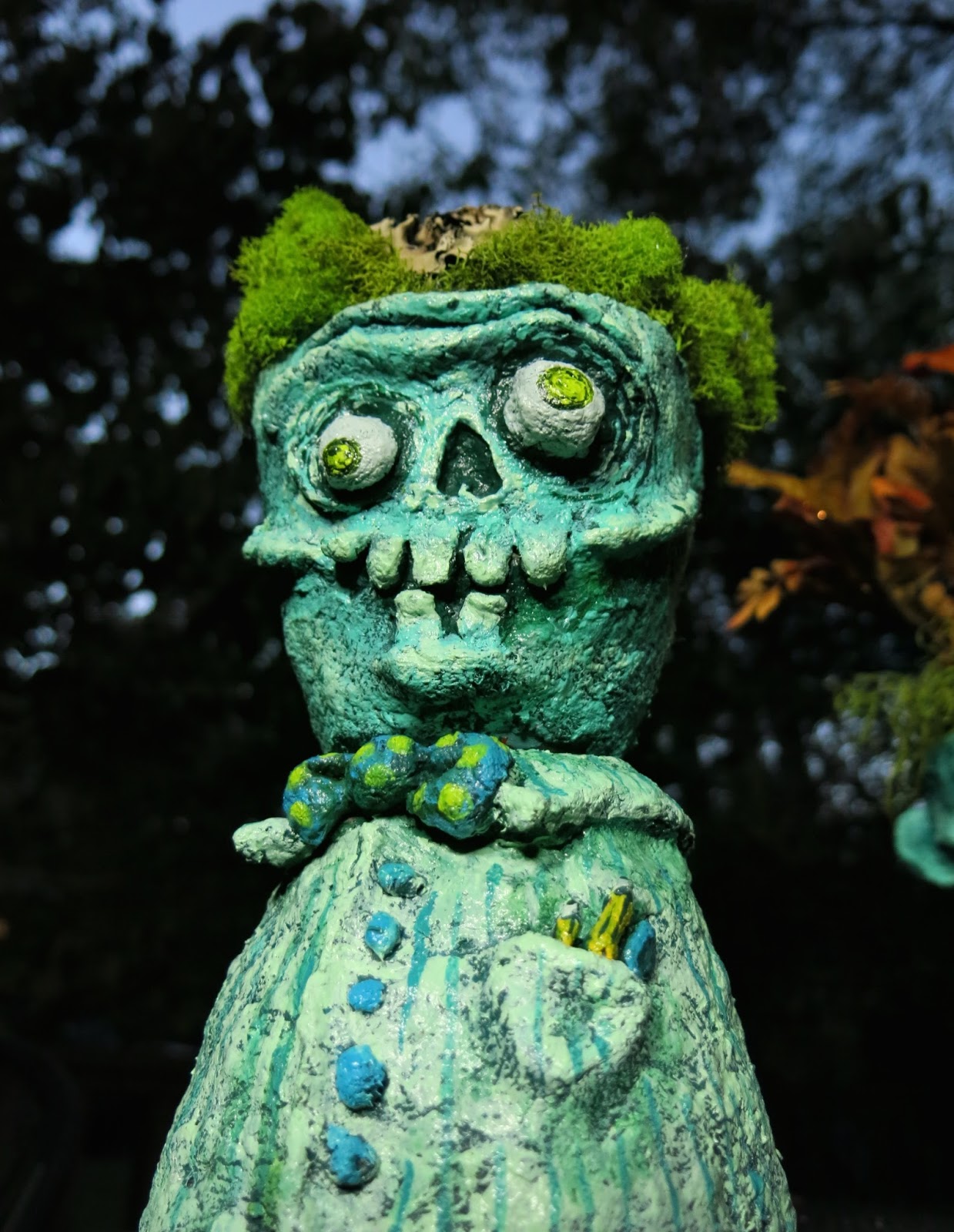 Cassie Stephens: DIY: Zombie Head Planters