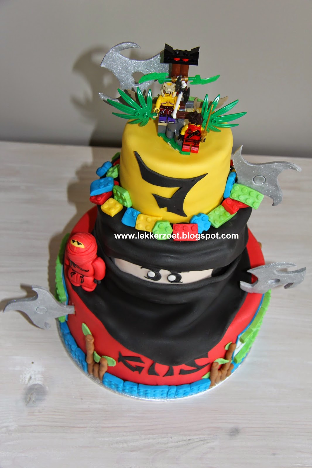 lekker zoet: Lego Ninjago taart voor Gijs 7 jaar geworden...