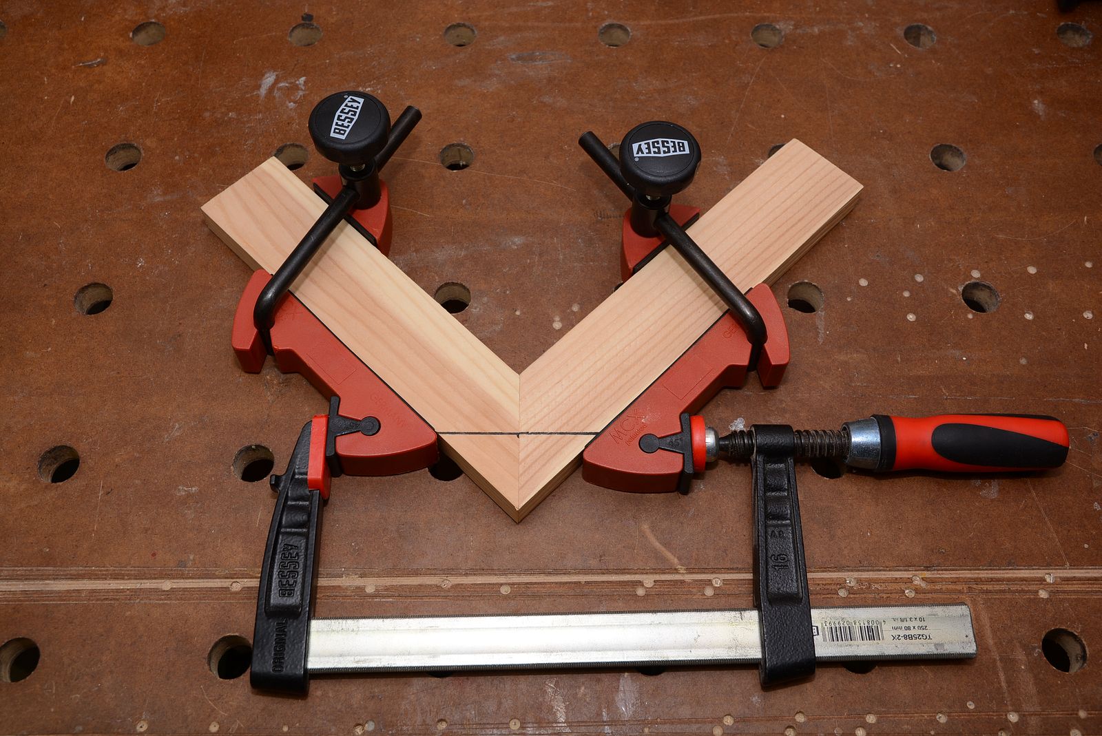 Michas Holzblog: Tipp: Gehrungen spannen