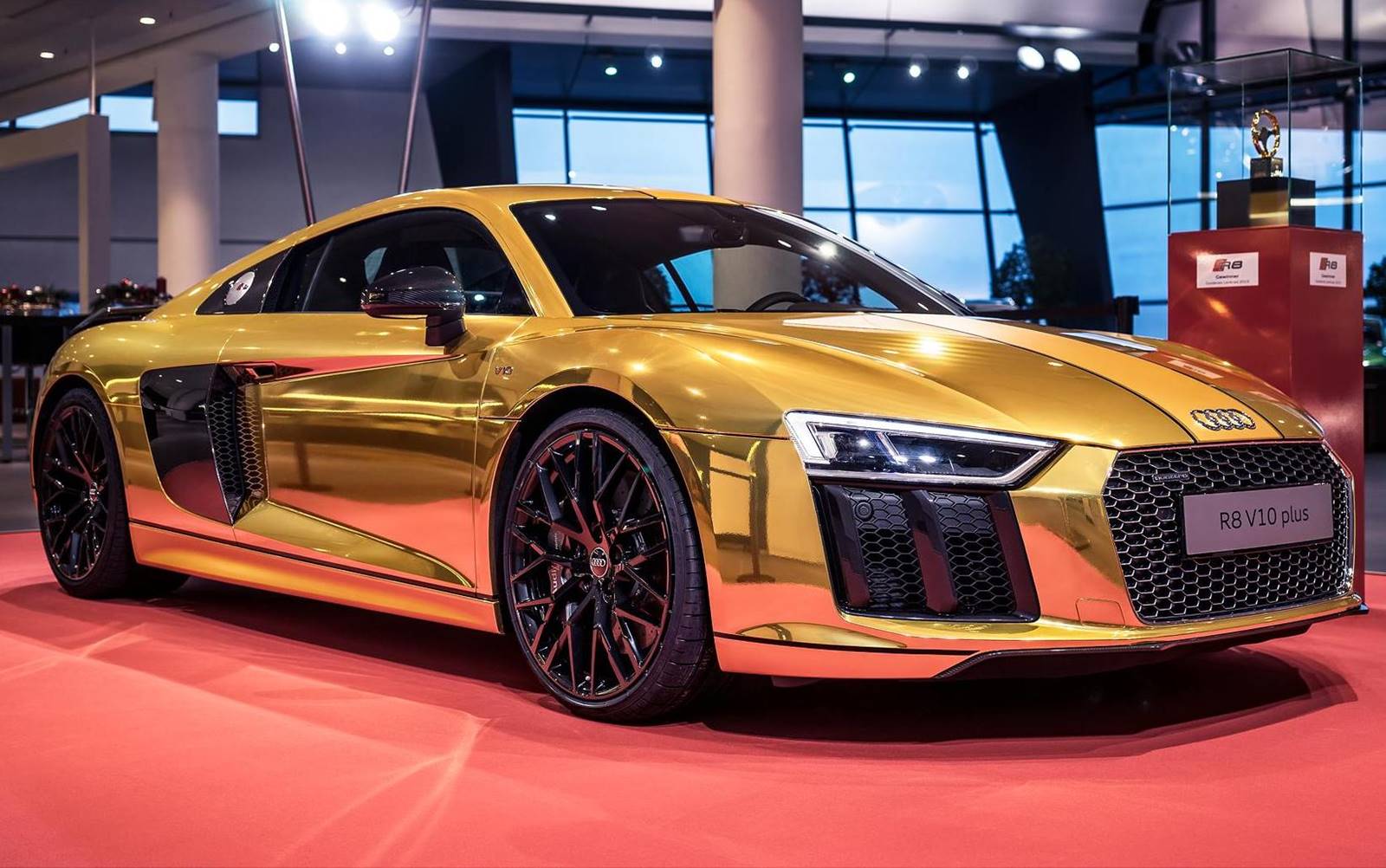 Audi R8 V10 Plus é eleito o melhor carro esporte de 2015 | CAR.BLOG.BR