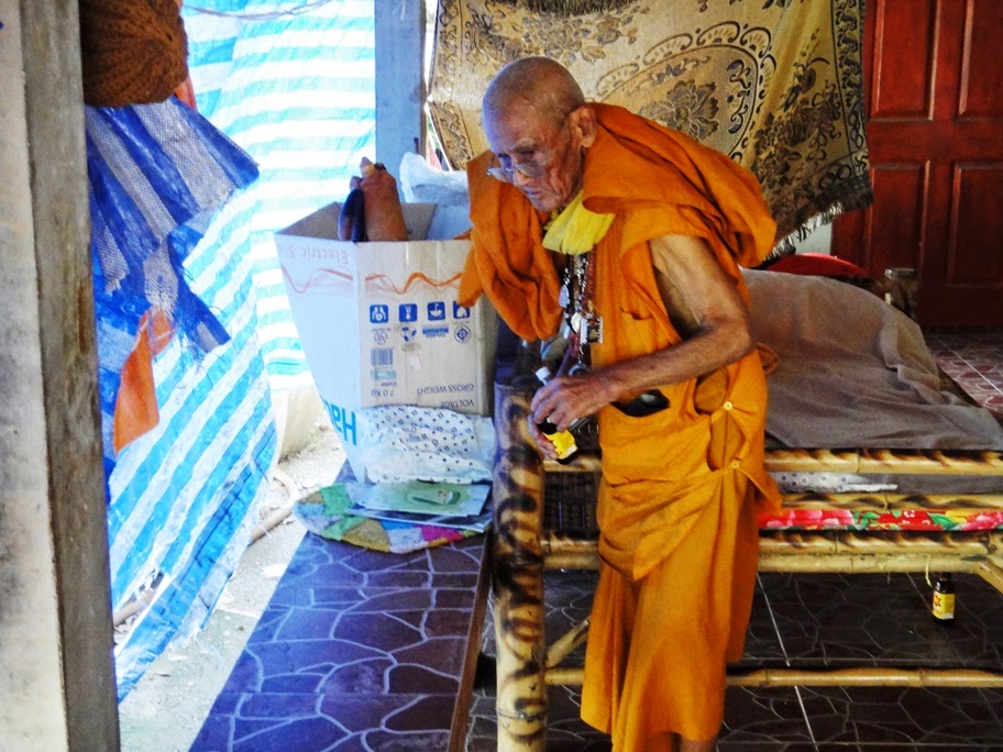 Temples In Thailand: Saraburi - Wat Nong Mek - LP Inn