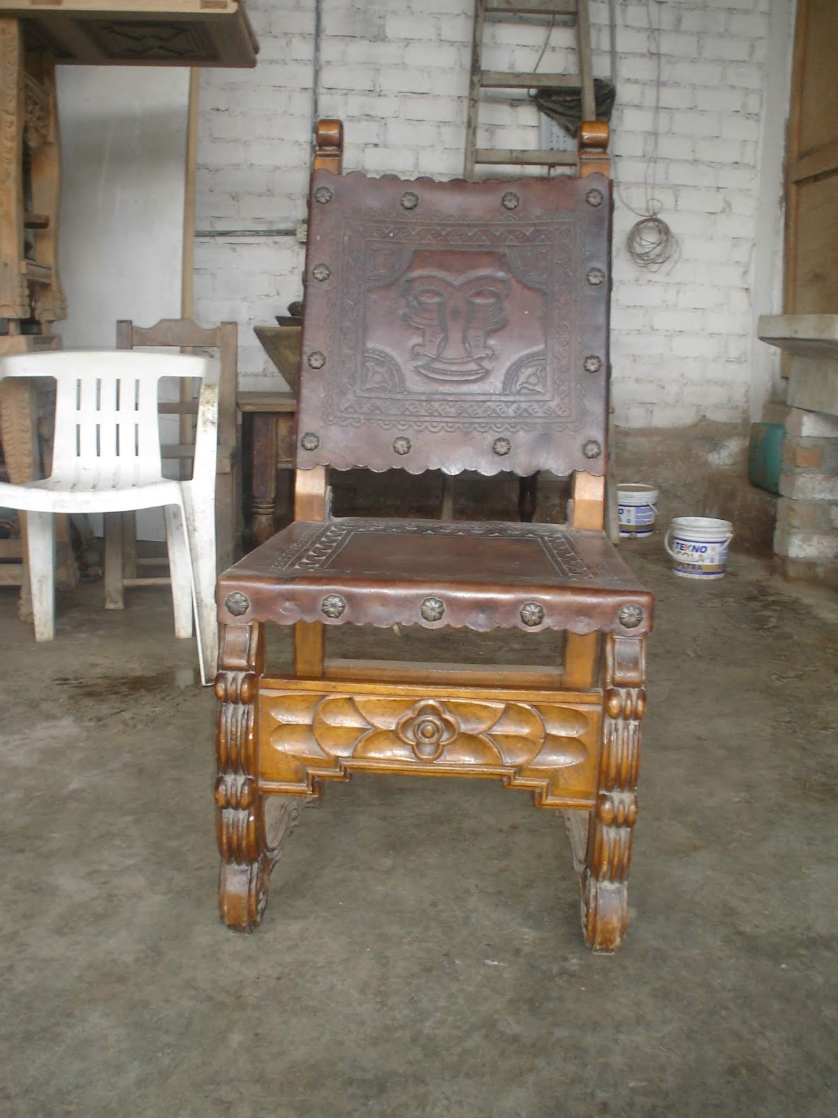 UnivArtPerú: Sillas Coloniales Repujado