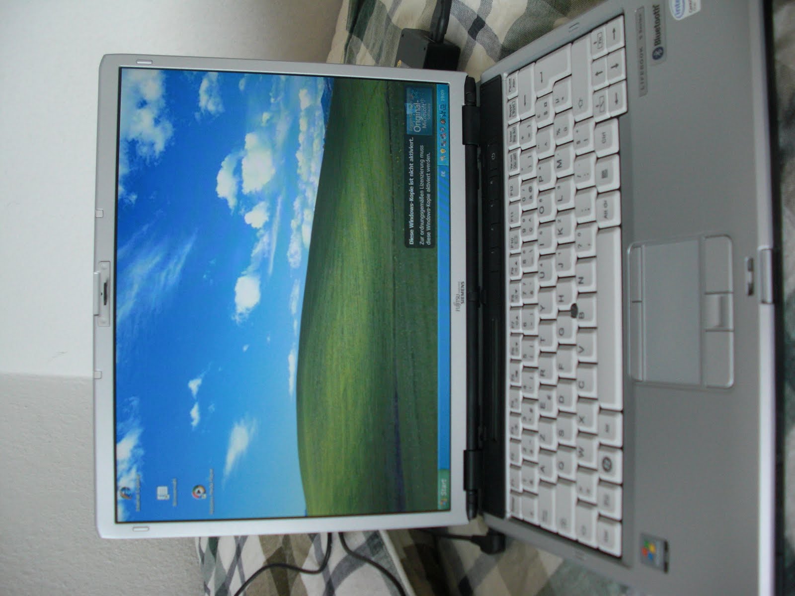 anti-widescreen: Business notebook Fujitsu Siemens Lifebook S7110