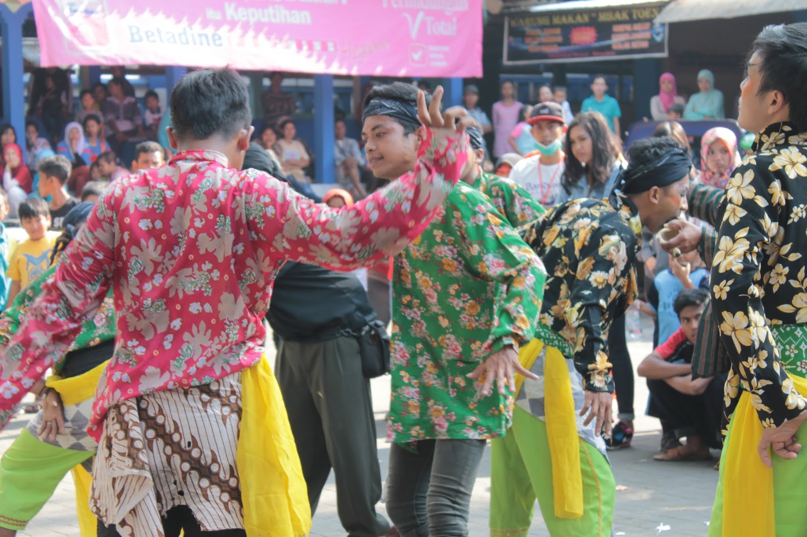 MUNCUL RIVER TUBING: ROWOBONI