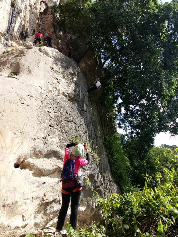 TRAVELOG: ROCK CLIMBING BUKIT KETERI PERLIS : Best jadi Spiderman