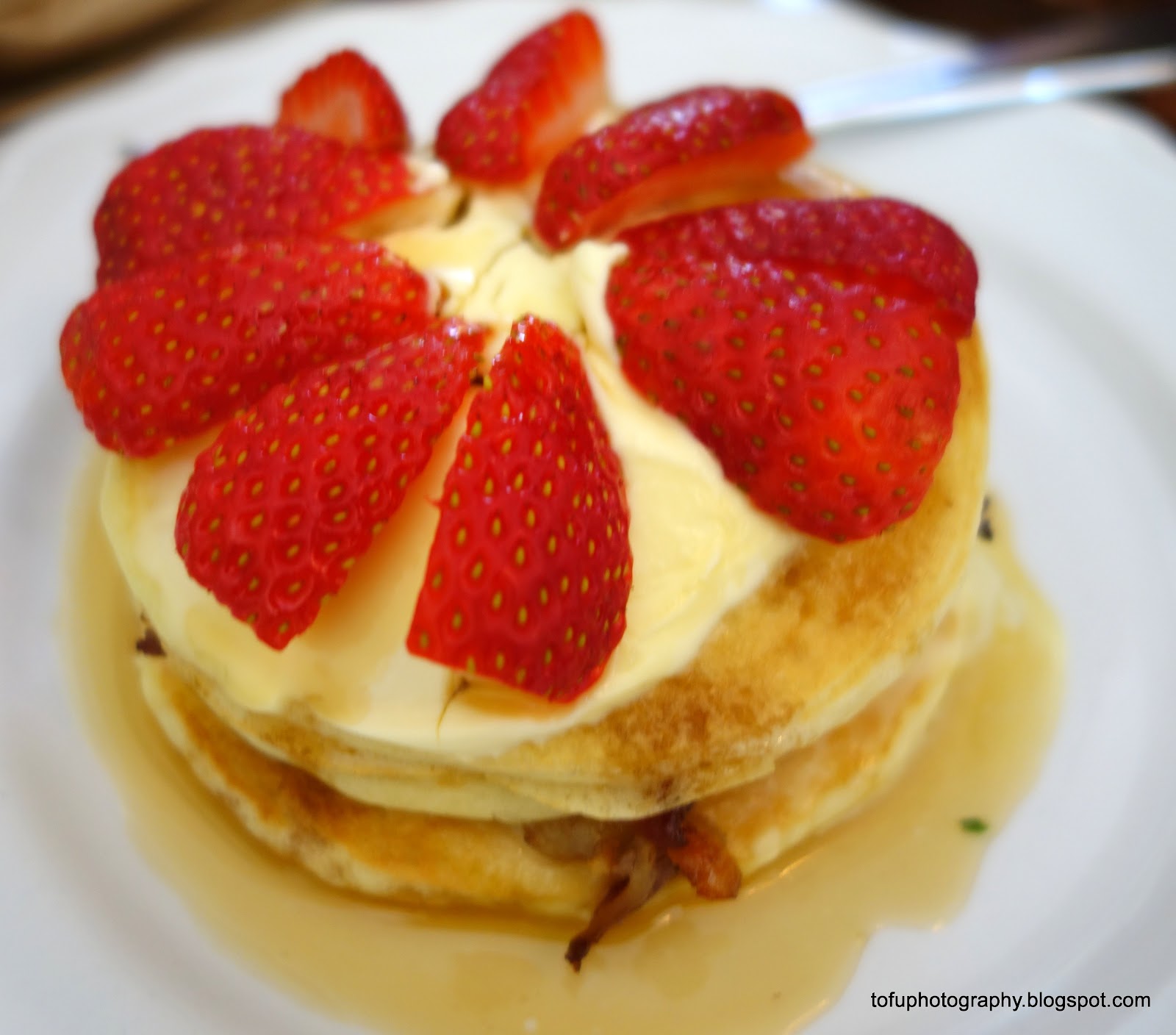 Tofu Photography: Strawberry crumpet at a restaurant in Parkhurst ...