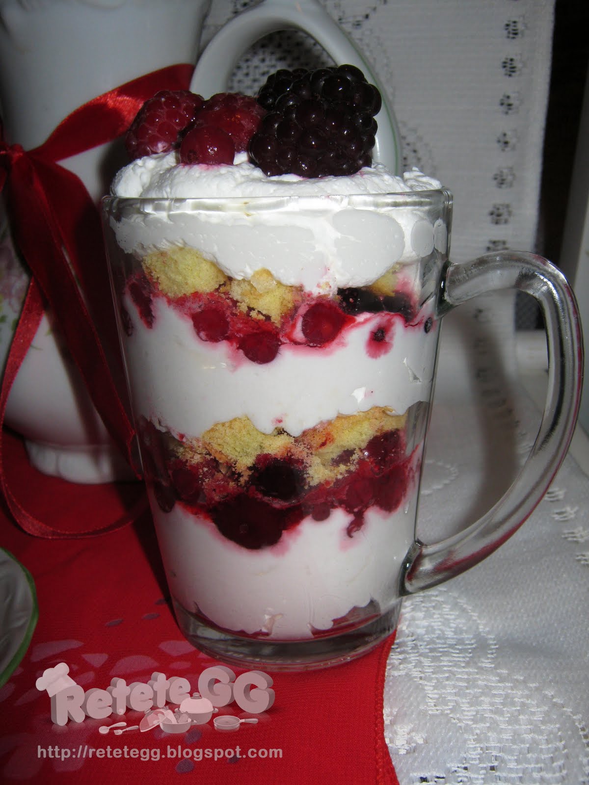 Retete gustoase si garnisite: 10 deserturi rapide si simple